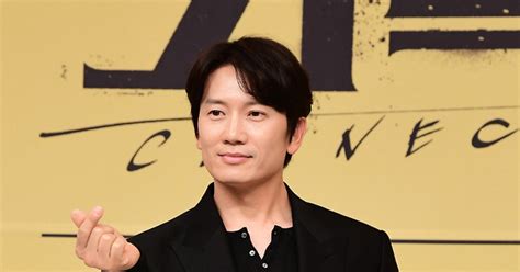 포토 배우 지성 변함없는 멋스러움