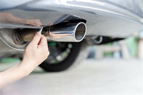 Un Autobús Circula Por Madrid Y Empieza A Echar Fuego Por El Tubo De