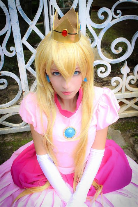 Princess Peach Cosplay Super Mario Bros By Thamysorel On Deviantart