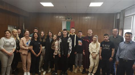 Ученици с участие в симулативен процес по обвинение за управление на МПС след употреба на