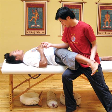 Massage Thaïlandais Sur Table Lotus Palm