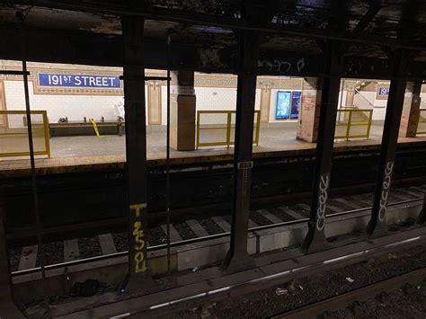 Experimental Safety Barriers Trialled On New York Subway Platform