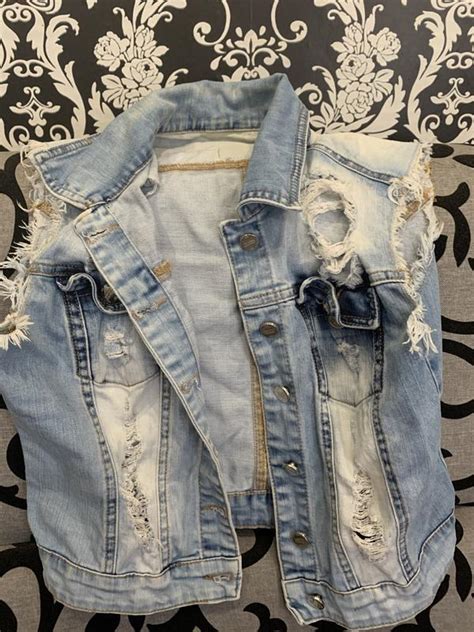 Желетка джинсова — ціна 210 грн у каталозі Жилетки Купити жіночі речі за доступною ціною на Шафі