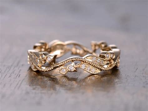 25 Unique Wedding Bands For Her And Why