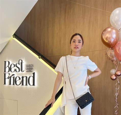 รวยอยู่แล้ว คะน้า ริญญารัตน์ ธุรกิจคลินิกหรู มีรางวัลการันตี