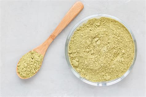 말 차 가루에는 접시에 나무로 되는 숟가락 평면도 공간 복사 0명에 대한 스톡 사진 및 기타 이미지 0명 건강한 식생활 건조한 Istock