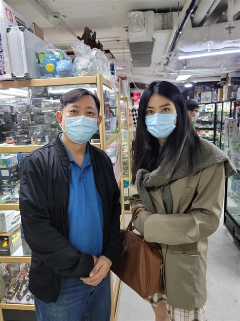 50歲陳慧琳現身筲箕灣睇玩具被野生捕獲 零修圖真樣曝光網民超驚訝 星島日報