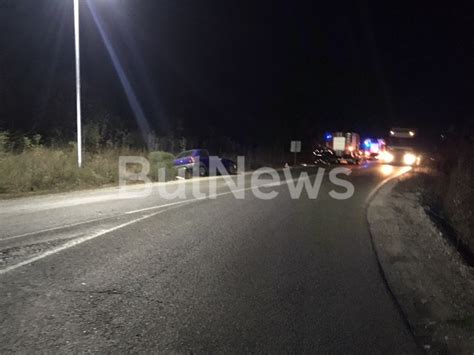 От последните минути Пиян шофьор влезе с колата си под ТИР на