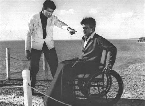 Manoj Kumar Controversies Shah Rukh Khan Defamation Case Dilip Kumar नकल उतारने पर शाहरुख से