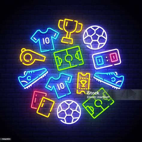 축구 아이콘을 설정 합니다 축구 네온 사인 밝은 간판 빛 배너입니다 네온 고립 된 아이콘 엠 블 럼 유니폼 컵 볼 호 각 축구공