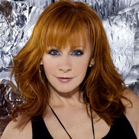 Download Reba Mcentire Queen Of Country Glam Photoshoot Wallpaper