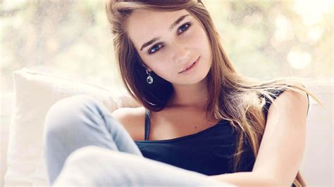 100 Beautiful Girls Desktop Wallpapers