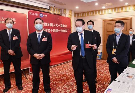 易炼红王浩看望赴京采访全国两会的浙江新闻工作者澎湃号·媒体澎湃新闻 The Paper