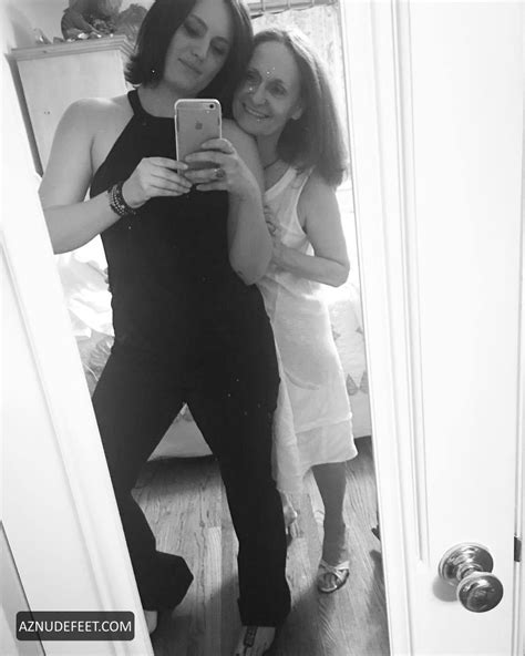 Mary Chieffo Feet Aznudefeet