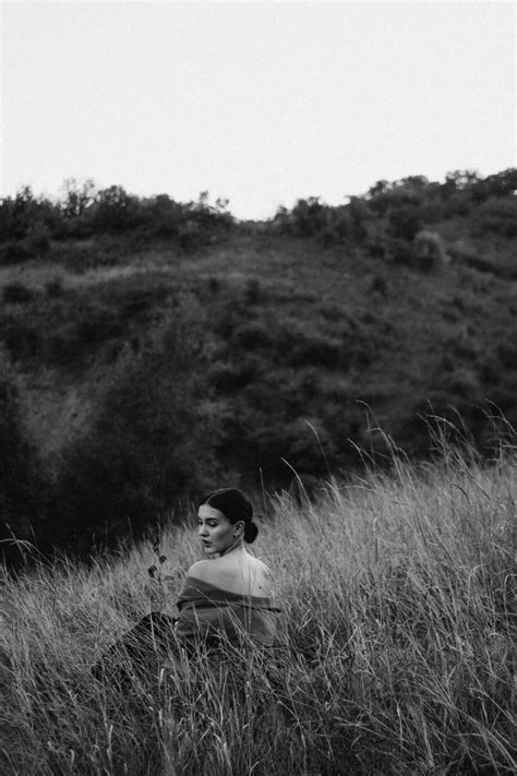 Фото в траві Photo