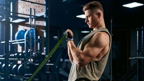7 Best Resistance Band Bicep Exercises With Workout Plan