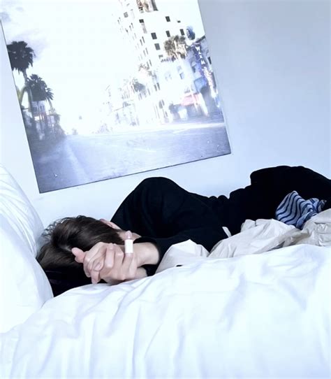 ️apricity☃️ On Twitter Rt 129video ㅎㅏ 사진첩 털이 컨텐츠 너무 재밌다 문에 손가락 찧고 스트레스 받은 대휘 혼자 사색에