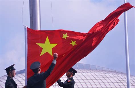 国庆献礼丨五星红旗我为你自豪上大附中2019学年向国旗敬礼主题系列活动 上海大学附属中学招生网