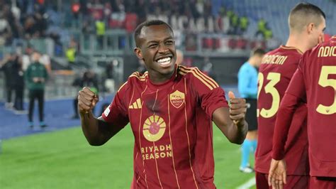 بعد سعود عبد الحميد روما يتعاقد مع نجم عربي جديد إرم نيوز