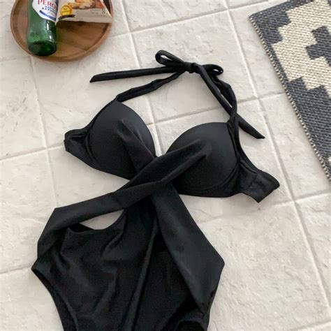 허리잘록핏착시 블랙 꼬임 홀터 트임 모노키니 수영복