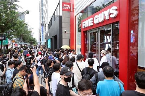 미국 3대버거 브랜드 ‘파이브가이즈 한국 론칭[fn영상] 파이낸셜뉴스