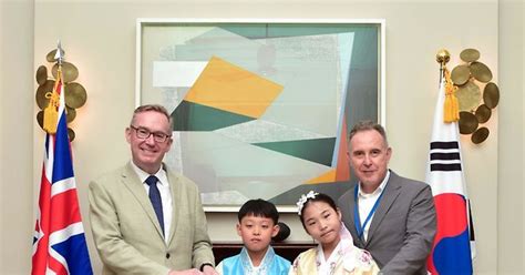 주한영국문화원 찰스 3세 국왕 즉위 축하 편지 전달식