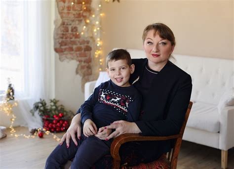 Деница Сачева винаги е знаела че на 40 ще осинови дете А на 50 е убедена че с политиката може