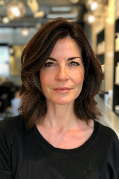 40 Chic Shoulder Length Hair Ideas To Refresh Your Look This Year