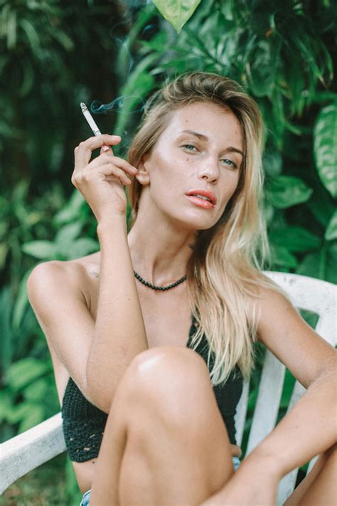 Beautiful Women Smoking Photos Download The Best Free Beautiful Women