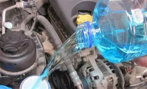 更换玻璃水原水箱的水怎么放出来 搜狐汽车 搜狐网