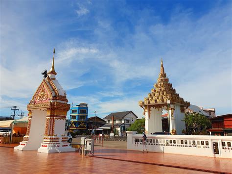 Readme Me นมัสการพระธาตุเชิงชุม วัดสำคัญคู่บ้านคู่เมืองสกลนคร ถิ่นมั่นในพุทธธรรม