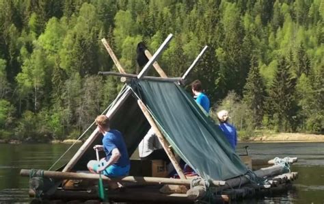 Emergency Raft Building Trivia Crush