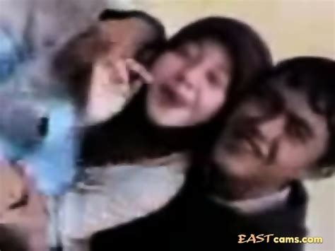 Indonesia Jilbab Hijab Ciuman Di Pinggir Jalan