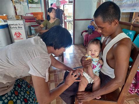 ငဖဲမြို့နယ်၌ အသက်နှစ်နှစ်အောက် ကလေးငယ်များနှင့် ကိုယ်ဝန်ဆောင်မိခင်များအား ပုံမှန်ကာကွယ်ဆေးထိုးန