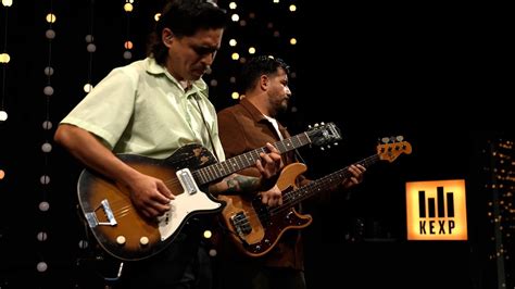 Thee Sinseers And Joey Quinones Like I Can Give Lyrics