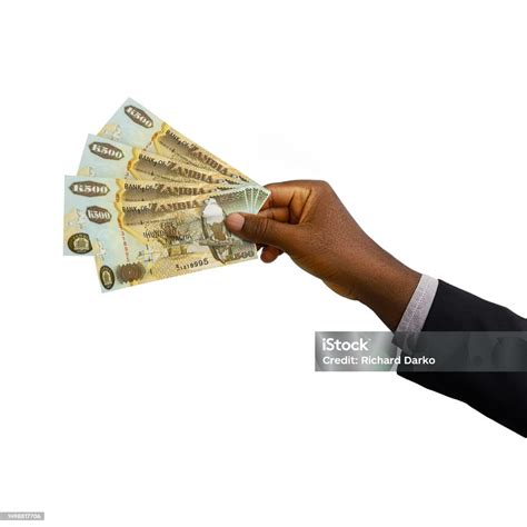 3d 렌더링 잠비아 콰차 노트를 들고 정장과 검은 손은 흰색 배경에 고립 받기에 대한 스톡 사진 및 기타 이미지 받기 지폐 통화 가나 Istock