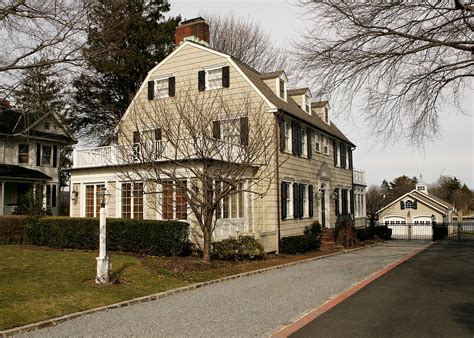 29 Real Life Haunted House Stories That Keep Us Up At Night
