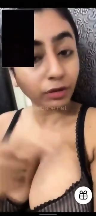 Famous Instagram Model Simran Kamra Showing Her Big Juicy Boobs And