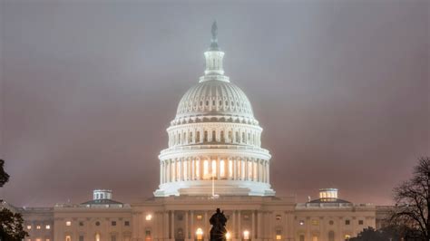 В помощ на американския народ Конгресът на САЩ одобри 900 млрд долара за борба с кризата