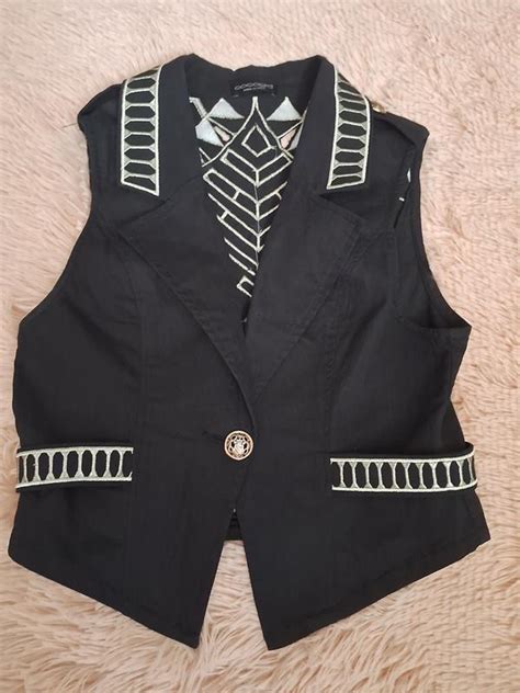 Жилетка — ціна 400 грн у каталозі Жилетки Купити жіночі речі за доступною ціною на Шафі