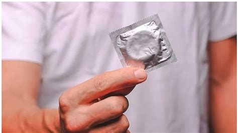 ലൈംഗികബന്ധത്തിനിടെ കോണ്ടം ഊരിമാറ്റുന്നവർ കുടുങ്ങും സ്റ്റെൽത്തിങ് കുറ്റമാക്കുന്ന നിയമം