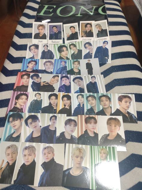 Seventeen Community Post 1枚目 Followグッズ ジョンハンのタオルと 追加で購入したトレカとインスタントフォトたち。 インスタントフォトはジュンとミンちゃん