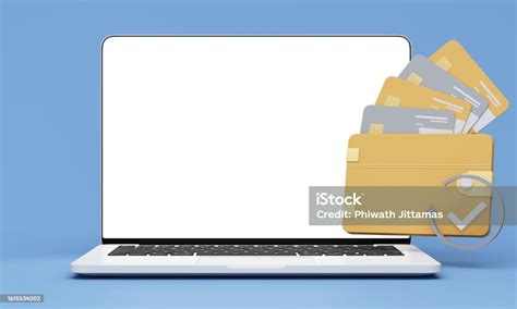 빈 디스플레이 디지털 기술 지갑 및 신용 카드가 있는 노트북 쇼핑 모바일 앱 금 화살 및 동전 캐쉬백 및 뱅킹 빈 화면 복사 공간 파란색 배경을 조롱합니다 3d 렌더링 은행