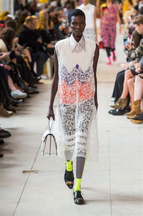 Miu Miu Ss18 Runway Show Miu Miu Collection Fashion Week Spring 2018