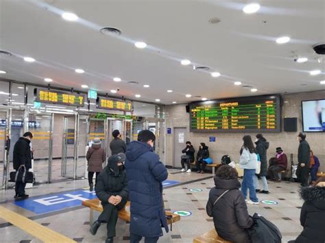 [현장 연결] 한파 특보 내려진 설 연휴 마지막날 영등포역 모습은 서울특별시 미디어재단 Tbs