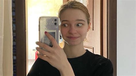 Emma Myers How The Newest It Girl Made It In Hollywood