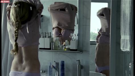 Голая Корнелия Gröschel в Polizeiruf 110