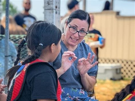 Asl Interpreters Improving Access For Deaf Indigenous People Mpr News