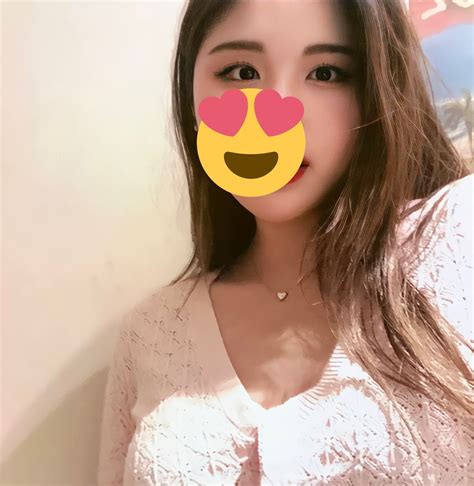 아 진짜 숨도 잘 못쉬게 웁웁대면서 입보지에 자지 목끝까지 미친듯이 박히다가 정액먹고싶다 입에 박히는거 너무 흥분돼 그럼 꼭 볼륨감쩔고 큰 내 젖을 ㅈ나게 만져대던데