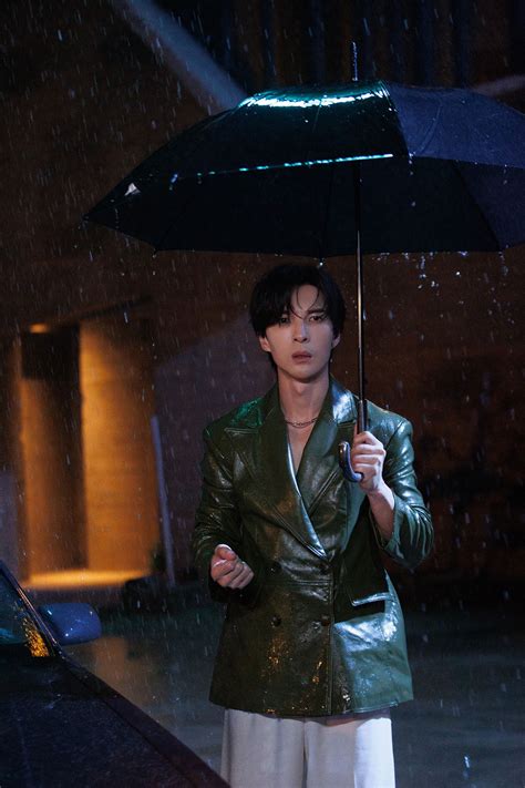 为《脑袋都是你》再湿身 陈势安淋雨奔跑敬业演出自侃：很冷但很帅 马来西亚诗华日报新闻网